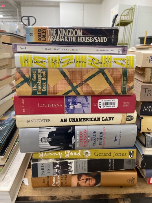Lot of (1) Pallet of Assorted Books for sale