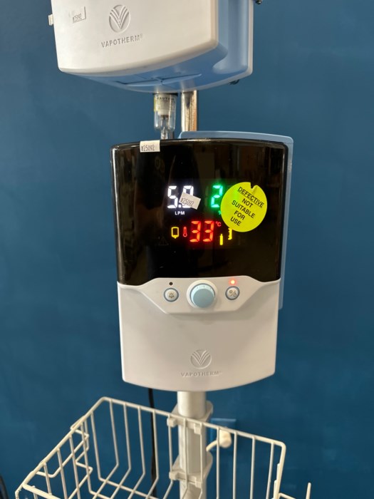 Lot of 4 VAPOTHERM Precision Flow + 2 Medical Stands for sale