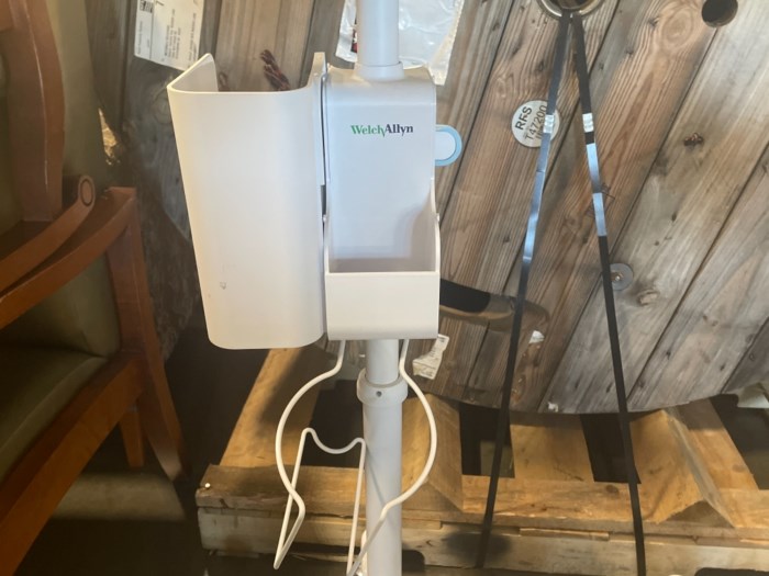 Lot of (5) Welch Allyn 7000-APM Rolling Carts for sale