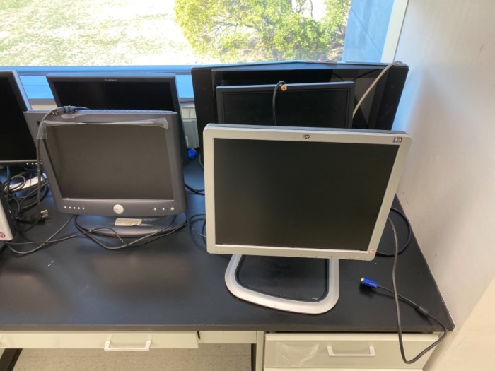Lot of Miscellaneous Computer Monitors (B2-3.317) for sale