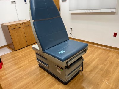 Midmark 405 Exam Table - NC3.402 for sale