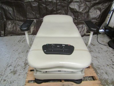 Midmark 625-004 Barrier Free Exam Table, Wireless Footswitch & Hand ...