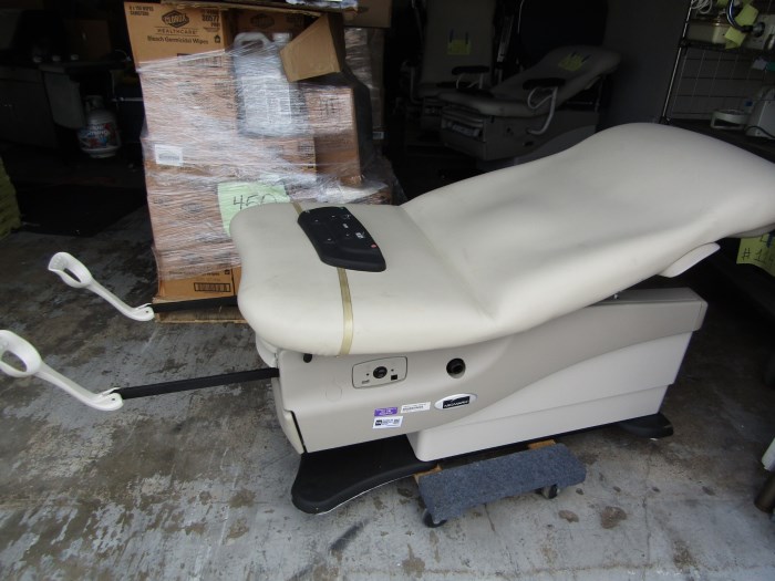 Midmark 625-004 Barrier Free Exam Table, Wireless Footswitch & Hand ...