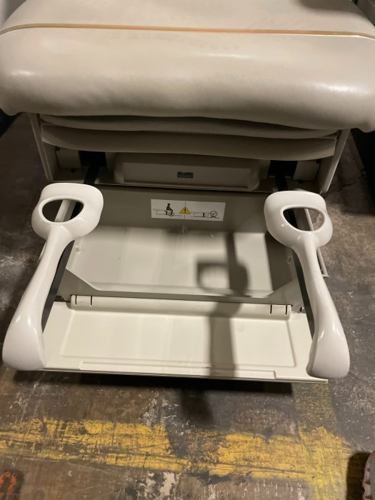 Midmark Exam Chair Model 622-007 for sale