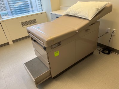 Midmark Ritter 104 exam table, BL13.436 for sale