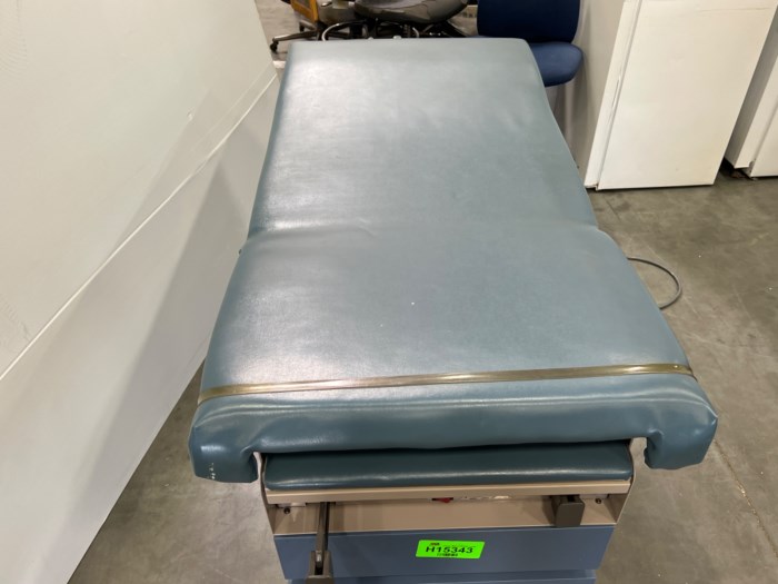 MidMark Ritter 104 Exam Table Model-100-038 for sale