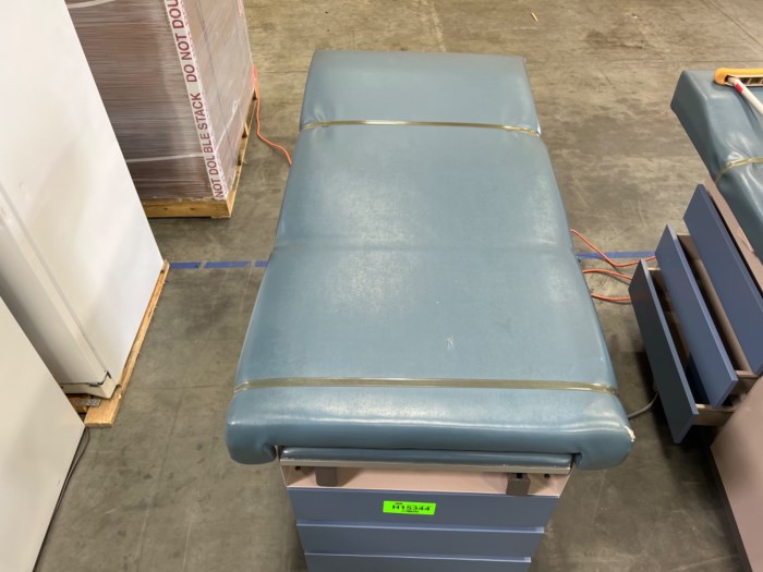MidMark Ritter 104 Exam Table Model-100-038 for sale