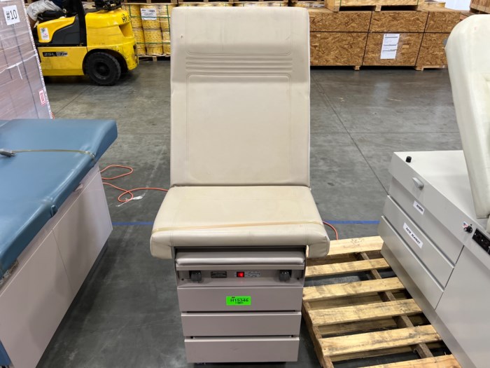 MidMark Ritter 104 Exam Table Model-104-037-200 for sale