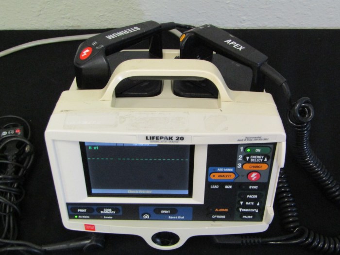 Physio-Control LIFEPAK 20 Defibrillator / Monitor W/ Paddles for sale