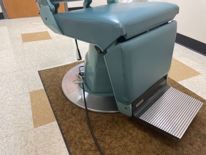Reliance Model 880 Exam Chair (Powered On At Time of Auction) for sale