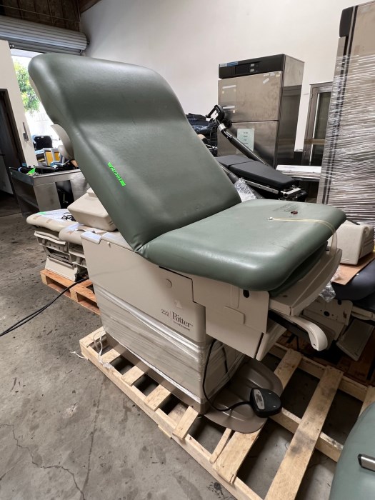 Midmark Ritter Model: 222-016 Examination Table for sale