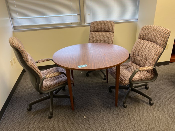Round office table and 3 High end office chairs for sale