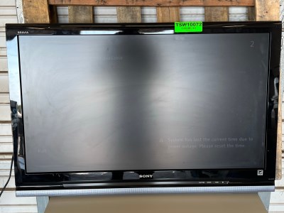 Sony Model: KDL-42V4100 LCD Digital Color TV w/ Remote for sale