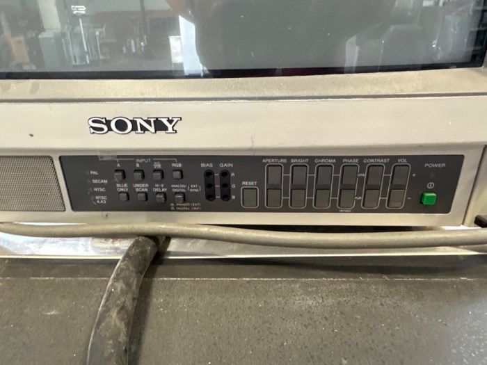 SONY Trinitron Super Fine Pitch + AMSCO Chamber Air Temp for sale