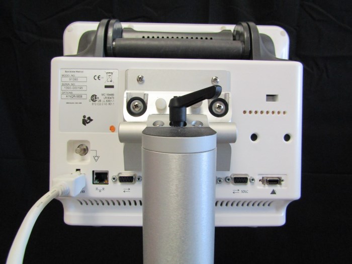 Spacelabs Healthcare 91390 - QUBE Patient Monitor With Stand for sale