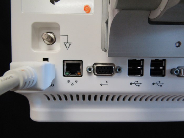 Spacelabs Healthcare 91390 - QUBE Patient Monitor With Stand for sale