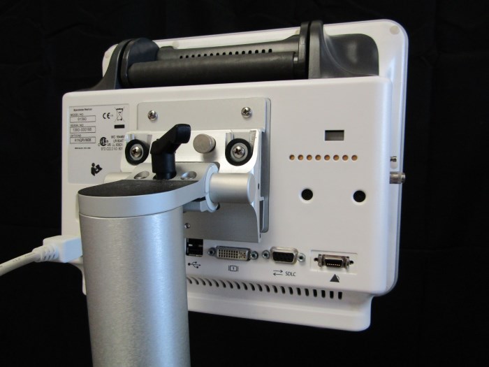 Spacelabs Healthcare 91390 - QUBE Patient Monitor With Stand for sale