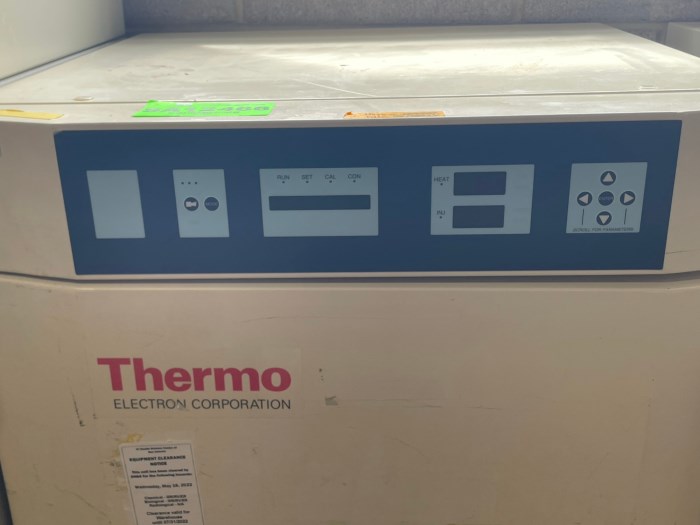 Thermo Electron Corp. Napco Series 8000 WJ CO2 Incubator for sale