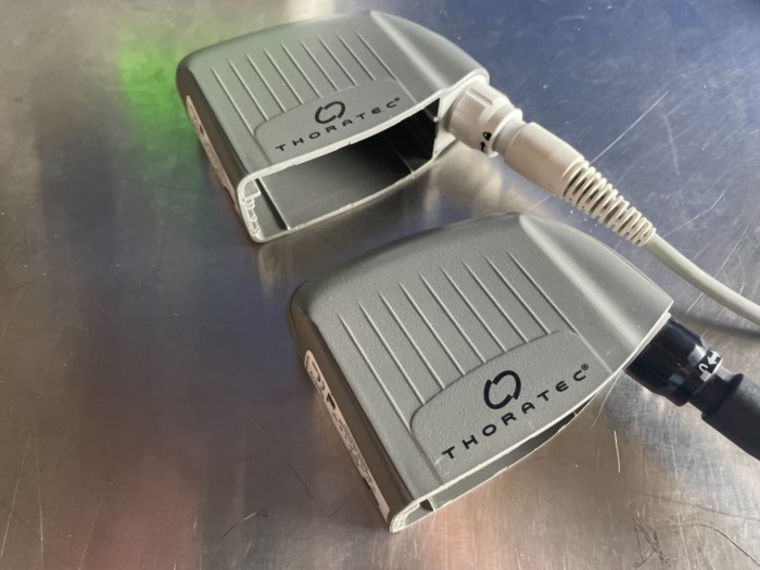 Thoratec HeartMate II Heart Pump Module w/ (6) Rechargeable Batteries ...