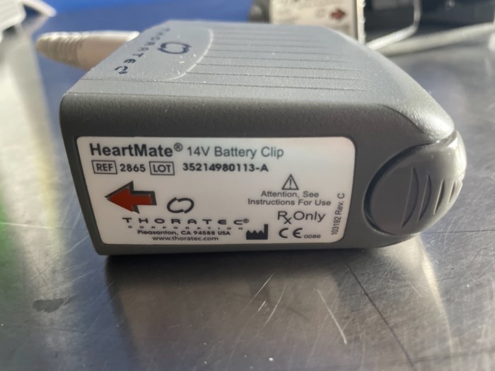 Thoratec HeartMate II Heart Pump Module w/ (6) Rechargeable Batteries ...