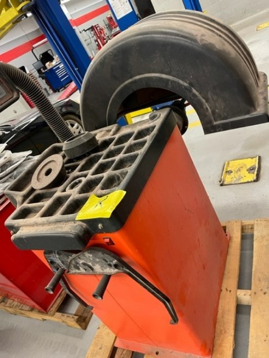 Tire balancing machine for sale