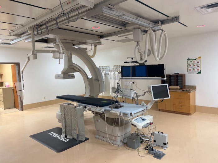 Toshiba Infinix Cardiac Cath Lab (more photos added) (de-installation ...