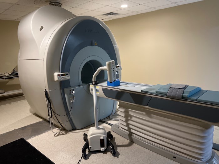 Toshiba Excelart VANTAGE Model MRT-1503, MRI (de-installation available ...