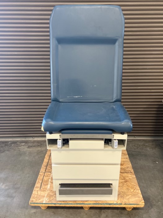 UMF Model: 5140 Exam Table for sale