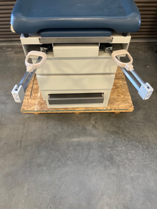 UMF Model: 5140 Exam Table for sale