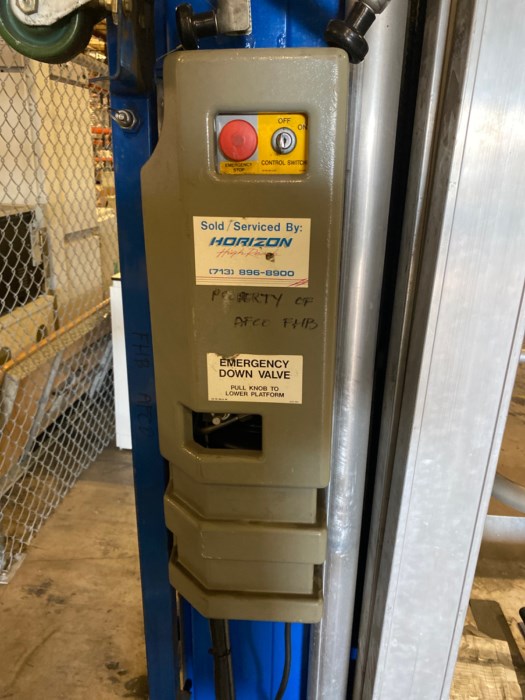 UpRight INC. UL40 / UL2 Lift for sale