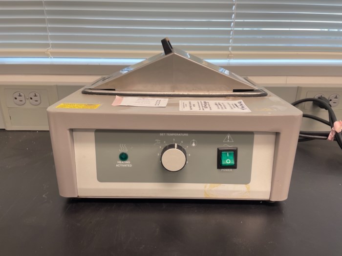 VWR Scientific Products Model 1200 Analog Water Bath (B2.2.333) for sale