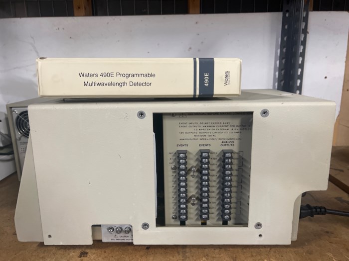 Waters 490E Programmable Multi-wavelength Detector & Waters 510 HPLC ...