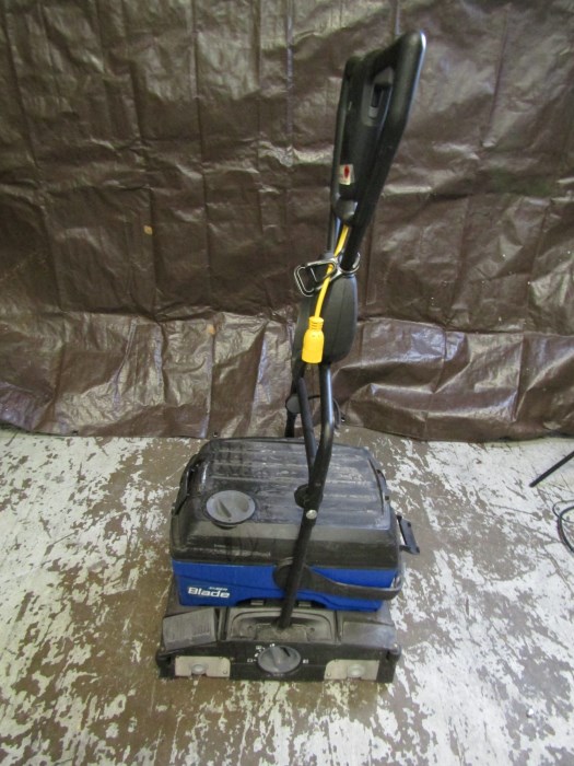 Windsor Saber Blade 16" Cylindrical - Automatic Electric Floor Scrubber ...