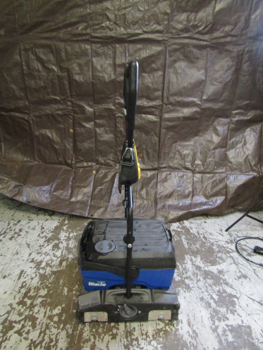 Windsor Saber Blade 16" Cylindrical - Automatic Electric Floor Scrubber ...