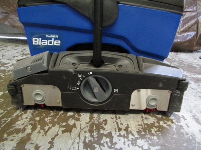 Windsor Saber Blade 16" Cylindrical - Automatic Electric Floor Scrubber ...