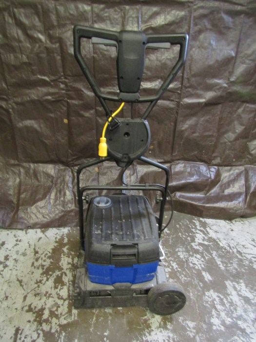 Windsor Saber Blade 16" Cylindrical - Automatic Electric Floor Scrubber ...